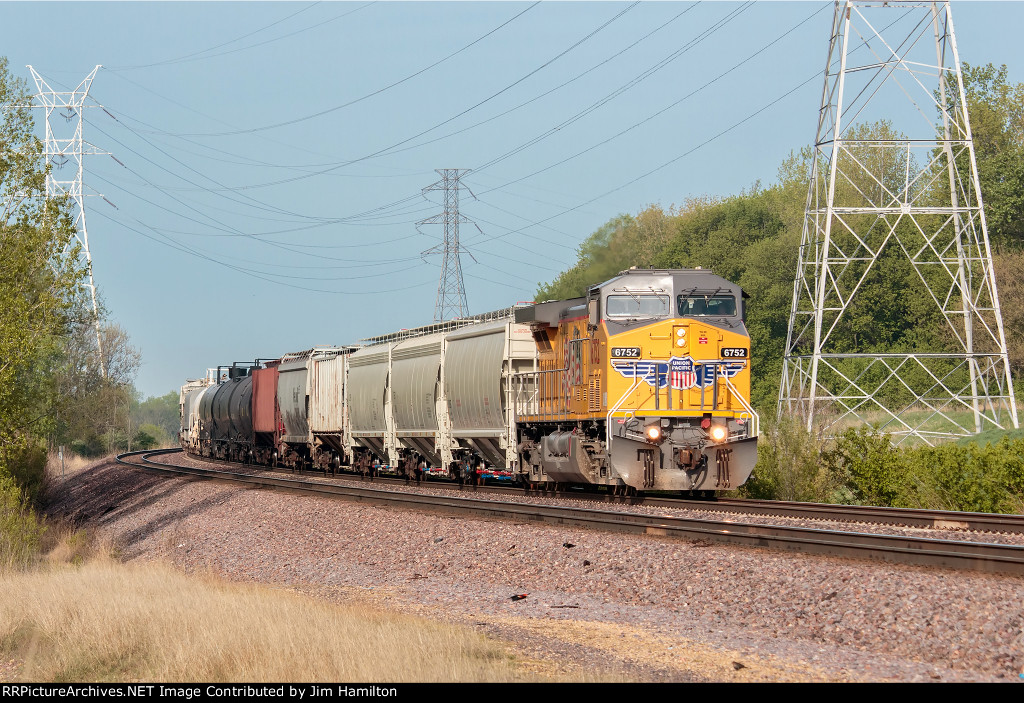 UP 6752 East